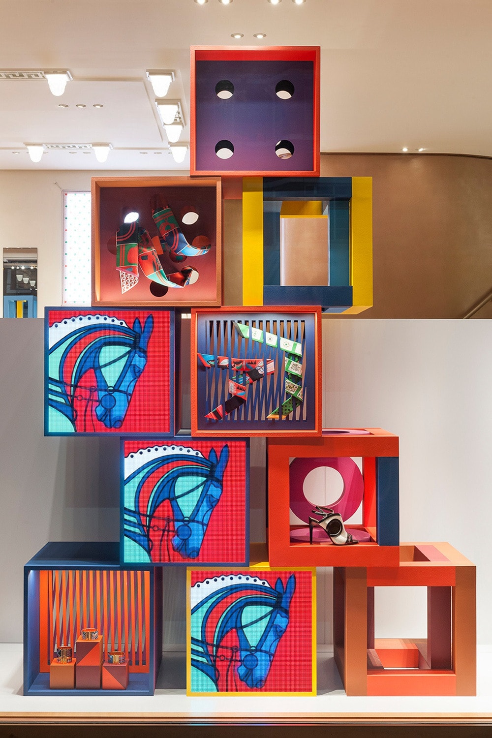 Rachel Thomas set design for Hermès windows — News — Mini Title